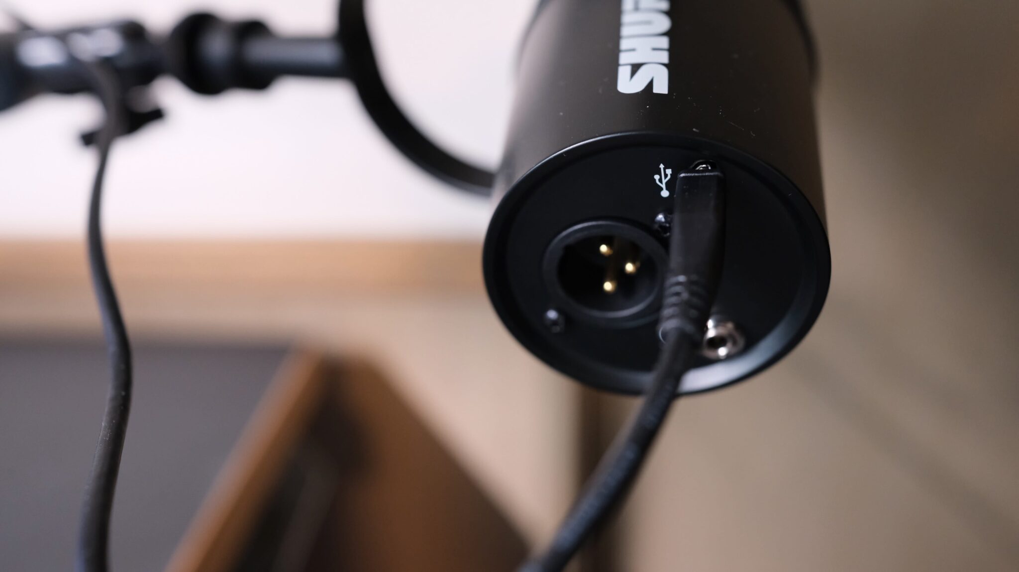 SHURE MV7 をUSBとXLR接続で使ってみましたがリモートワークならどちらでも良い