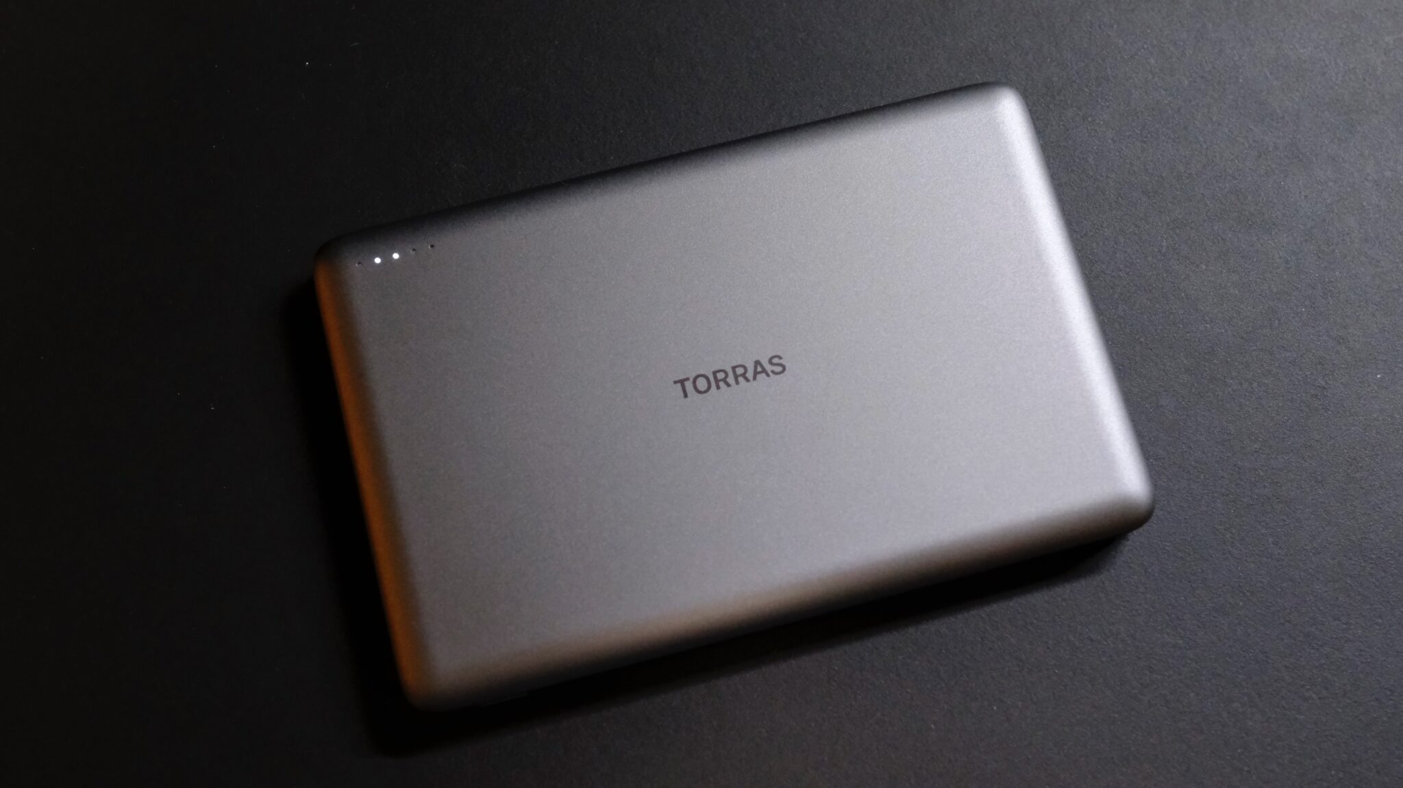 TORRAS MiniMag！わずか0.8cmの超薄型モバイルバッテリーの使い勝手がめちゃくちゃ良い