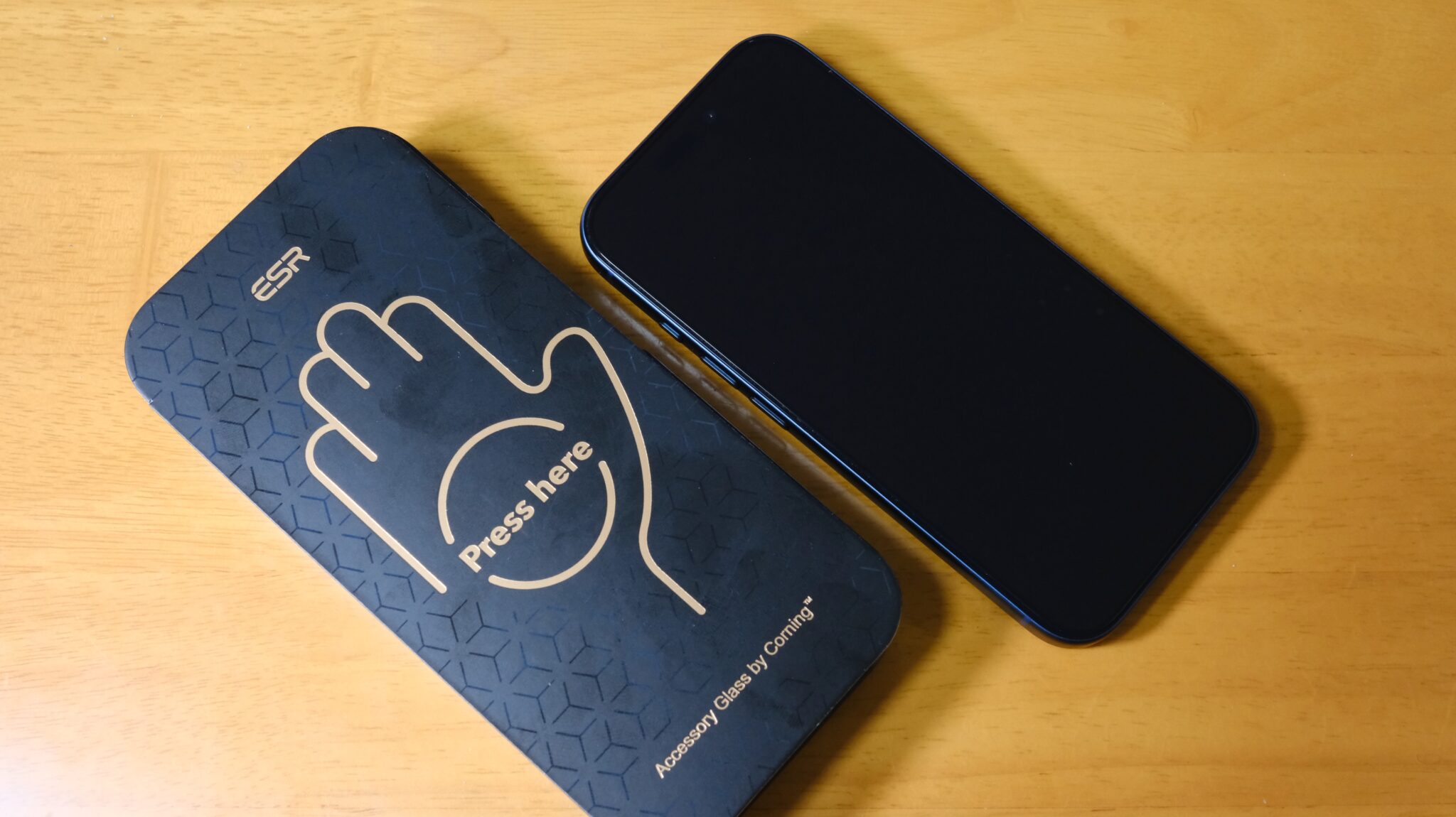 ESR UltraFit Armorite Pro！従来の10倍の耐衝撃性があるiPhone 17 Pro 保護フィルム